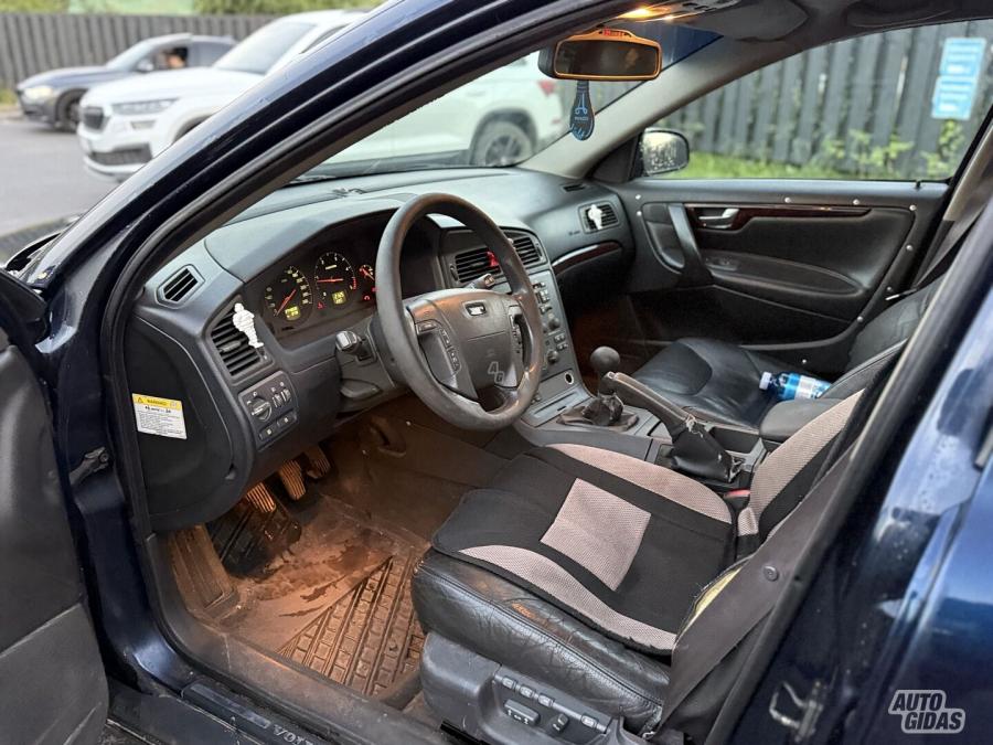 Volvo V70 2001 Viļņa, ar dzinēja tilpumu 2.50 L un nobraukumu 320 tūkst. km par 1150 €, foto 7 vietnē AUTOMOTO.COM.LV