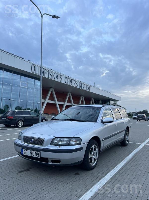 Volvo V70 2002 in Rezekne, with an engine capacity of 2.40 L and mileage of 374 thousand km for 2750 €, photo 2 on AUTOMOTO.COM.LV