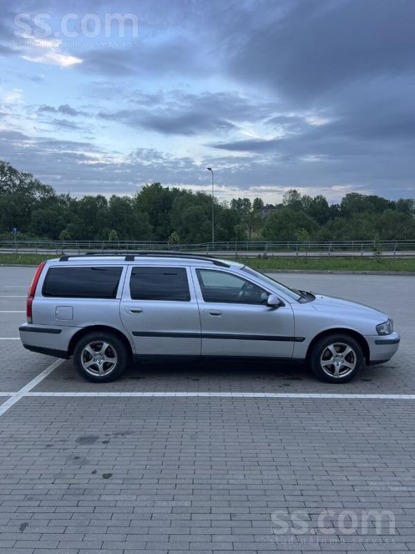 Volvo V70 2002 in Rezekne, with an engine capacity of 2.40 L and mileage of 374 thousand km for 2750 €, photo 4 on AUTOMOTO.COM.LV