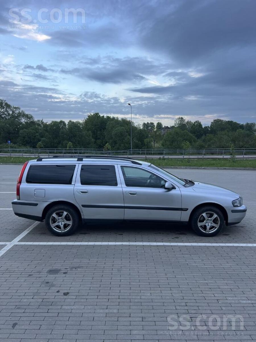 Volvo V70 2002 Rēzekne, ar dzinēja tilpumu 2.40 L un nobraukumu 374 tūkst. km par 1500 €, foto 4 vietnē AUTOMOTO.COM.LV