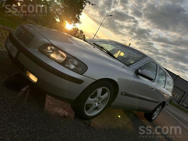 Volvo V70 2002 Valmiera, ar dzinēja tilpumu 2.40 L un nobraukumu 275 tūkst. km par 1750 €, foto 1 vietnē AUTOMOTO.COM.LV