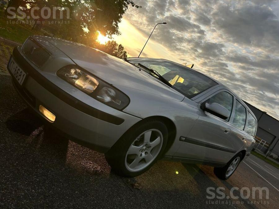 Volvo V70 2002 Valmiera, ar dzinēja tilpumu 2.40 L un nobraukumu 275 tūkst. km par 1750 €, foto 1 vietnē AUTOMOTO.COM.LV