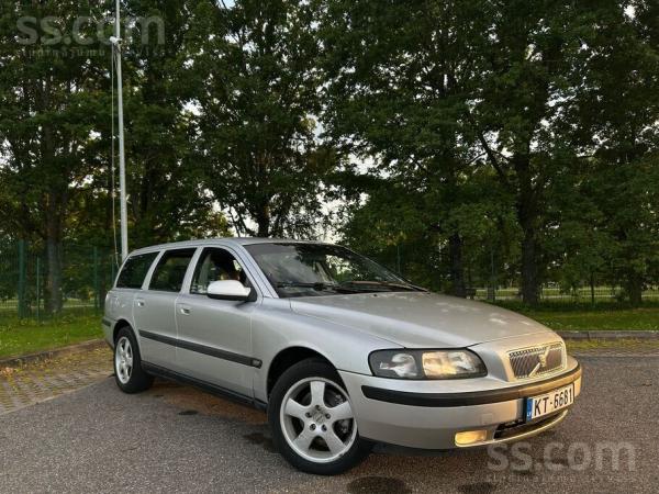Volvo V70 2002 Valmiera, ar dzinēja tilpumu 2.40 L un nobraukumu 275 tūkst. km par 1750 €, foto 3 vietnē AUTOMOTO.COM.LV