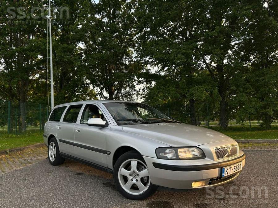 Volvo V70 2002 Valmiera, ar dzinēja tilpumu 2.40 L un nobraukumu 275 tūkst. km par 1750 €, foto 3 vietnē AUTOMOTO.COM.LV