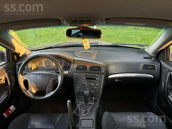 Volvo V70 2002 Valmiera, ar dzinēja tilpumu 2.40 L un nobraukumu 275 tūkst. km par 1750 €, foto 9 vietnē AUTOMOTO.COM.LV