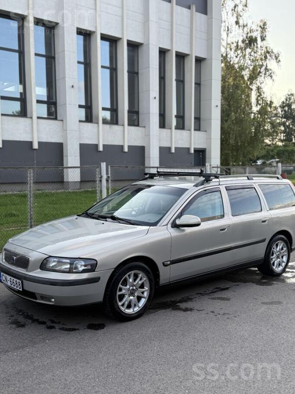Volvo V70 2002 Daugavpils, ar dzinēja tilpumu 2.40 L un nobraukumu 411 tūkst. km par 1850 €, foto 2 vietnē AUTOMOTO.COM.LV