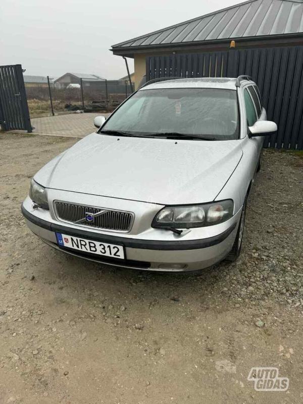 Volvo V70 2002 in Kaunas, with an engine capacity of 2.40 L and mileage of 252 thousand km for 1450 €, photo 1 on AUTOMOTO.COM.LV