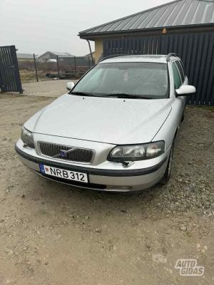 Volvo V70 2002 Kauņa, ar dzinēja tilpumu 2.40 L un nobraukumu 252 tūkst. km par 1450 €, foto  vietnē AUTOMOTO.COM.LV