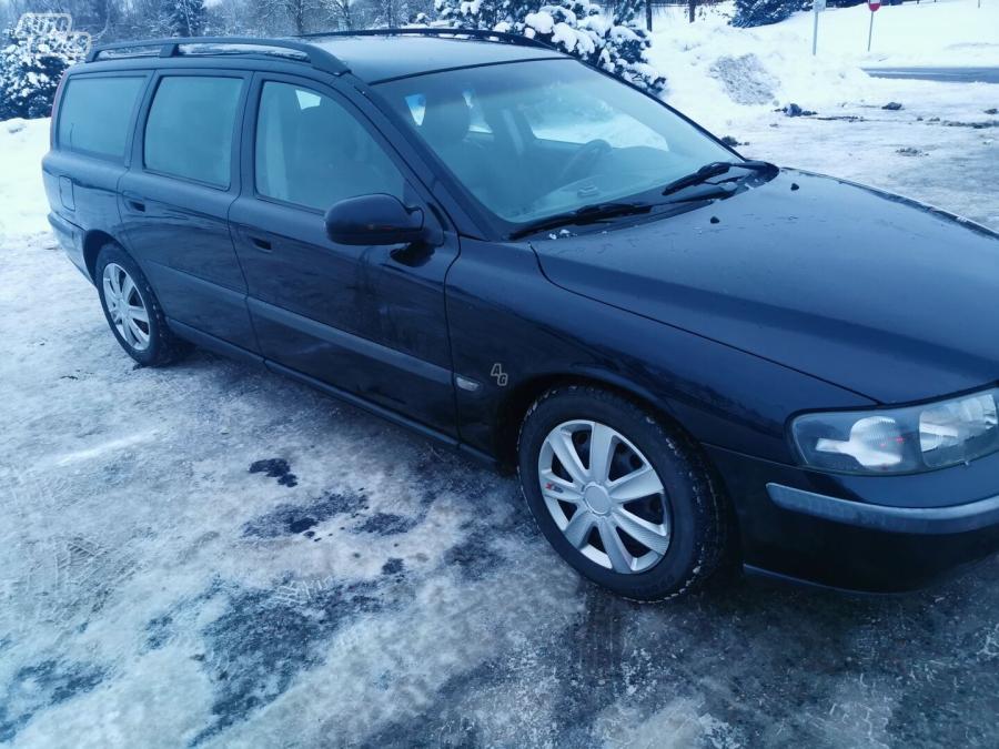 Volvo V70 2002 in Trakai, with an engine capacity of 2.40 L and mileage of 420 thousand km for 1350 €, photo 1 on AUTOMOTO.COM.LV