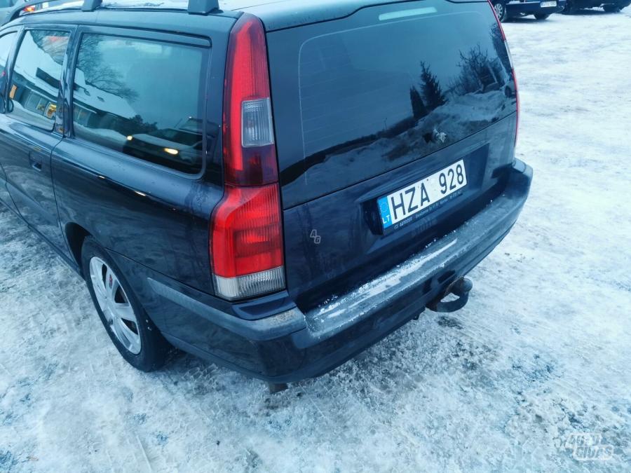 Volvo V70 2002 in Trakai, with an engine capacity of 2.40 L and mileage of 420 thousand km for 1350 €, photo 3 on AUTOMOTO.COM.LV