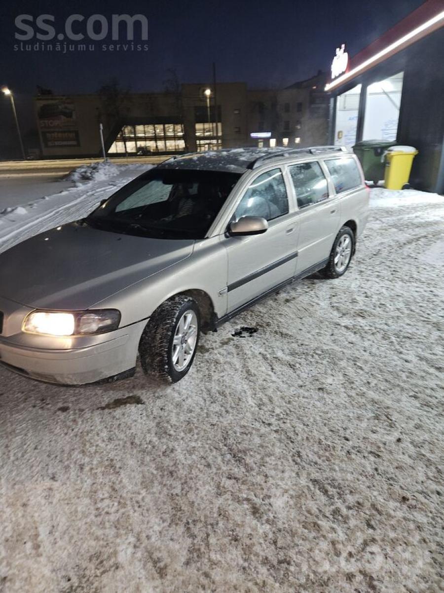 Volvo V70 2002 Rīga, ar dzinēja tilpumu 2.40 L un nobraukumu 380 tūkst. km par 1500 €, foto 1 vietnē AUTOMOTO.COM.LV