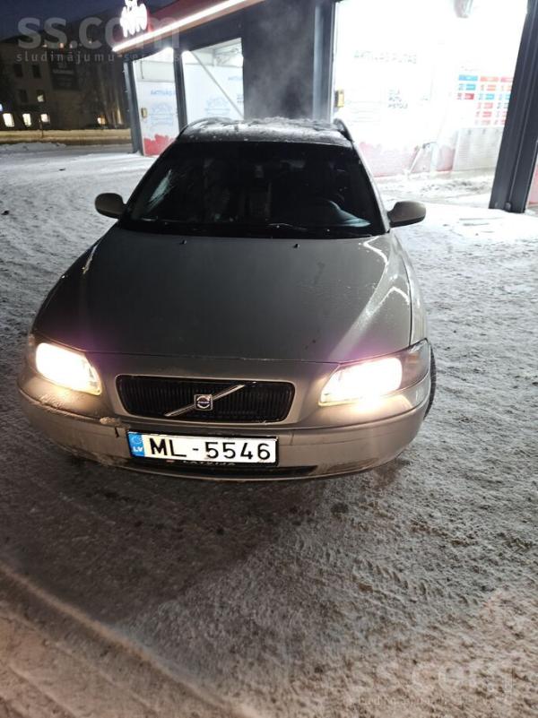 Volvo V70 2002 in Riga, with an engine capacity of 2.40 L and mileage of 380 thousand km for 1500 €, photo 3 on AUTOMOTO.COM.LV