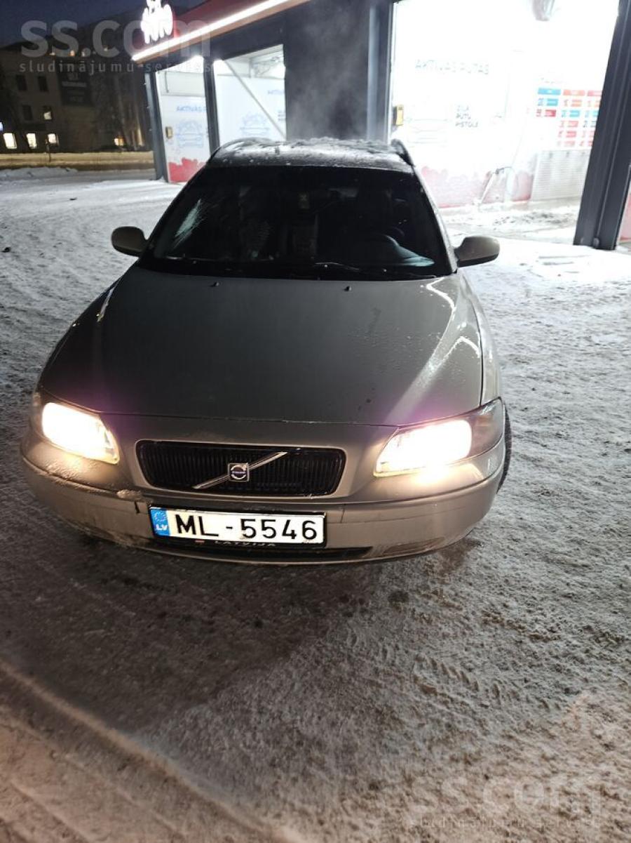 Volvo V70 2002 Rīga, ar dzinēja tilpumu 2.40 L un nobraukumu 380 tūkst. km par 1500 €, foto 3 vietnē AUTOMOTO.COM.LV