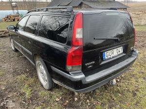 Volvo V70 2002 in Vilnius, with an engine capacity of 2.40 L and mileage of 386 thousand km for 500 €, photo 3 on AUTOMOTO.COM.LV