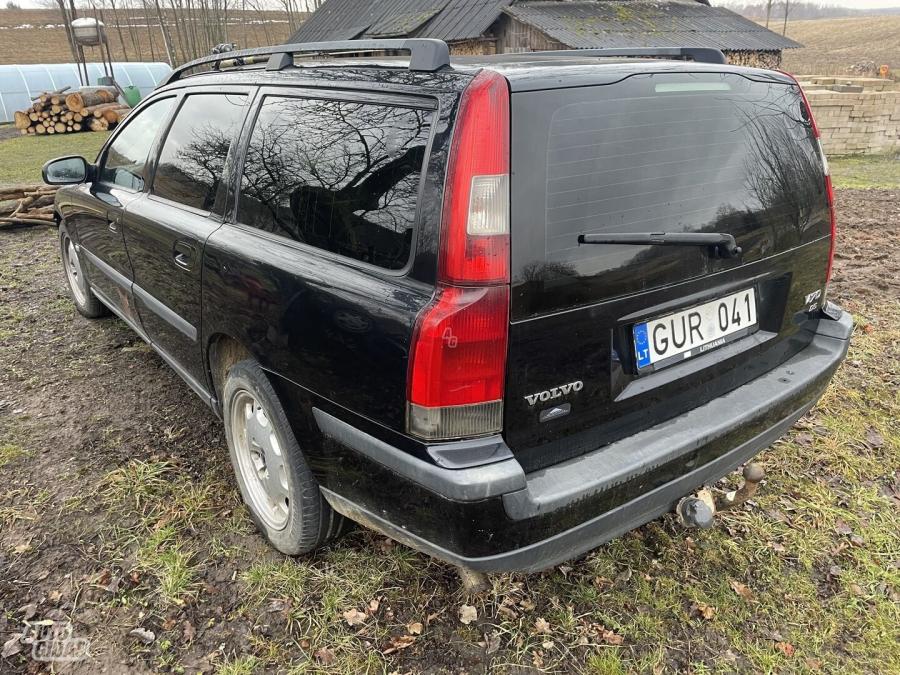 Volvo V70 2002 in Vilnius, with an engine capacity of 2.40 L and mileage of 386 thousand km for 500 €, photo 3 on AUTOMOTO.COM.LV