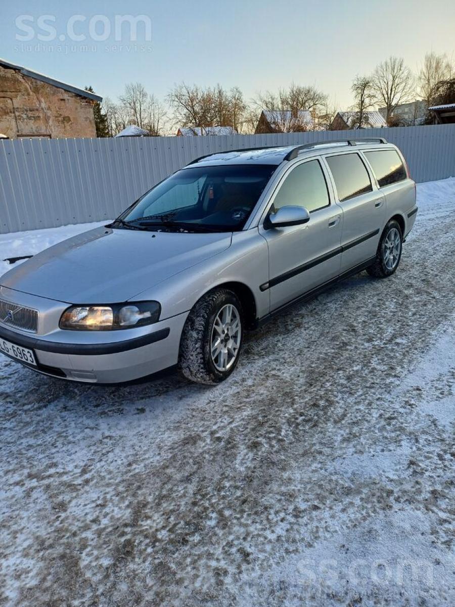 Volvo V70 2002 Daugavpils, ar dzinēja tilpumu 2.40 L un nobraukumu 412 tūkst. km par 1800 €, foto 3 vietnē AUTOMOTO.COM.LV