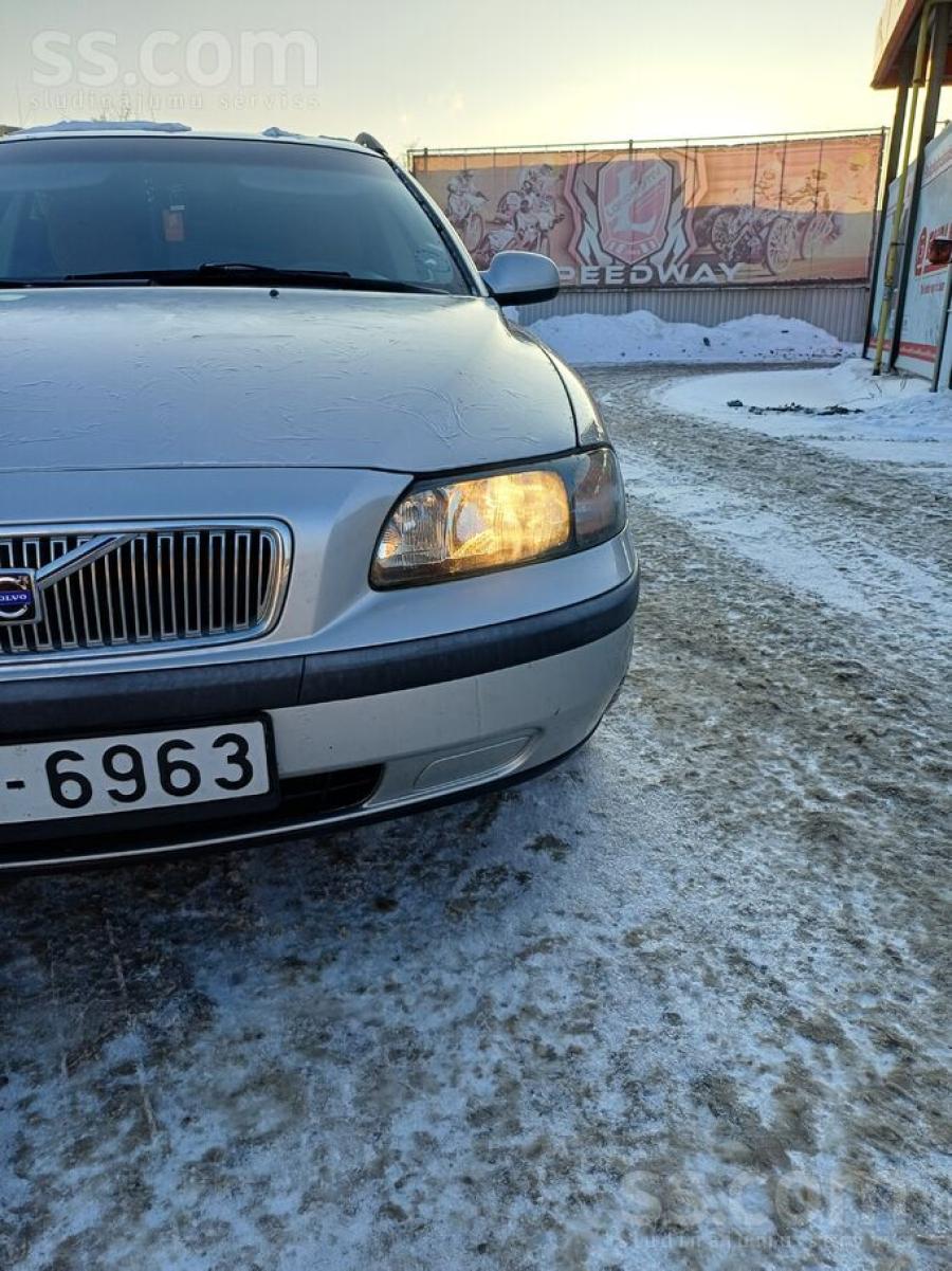Volvo V70 2002 Daugavpils, ar dzinēja tilpumu 2.40 L un nobraukumu 412 tūkst. km par 1800 €, foto 15 vietnē AUTOMOTO.COM.LV