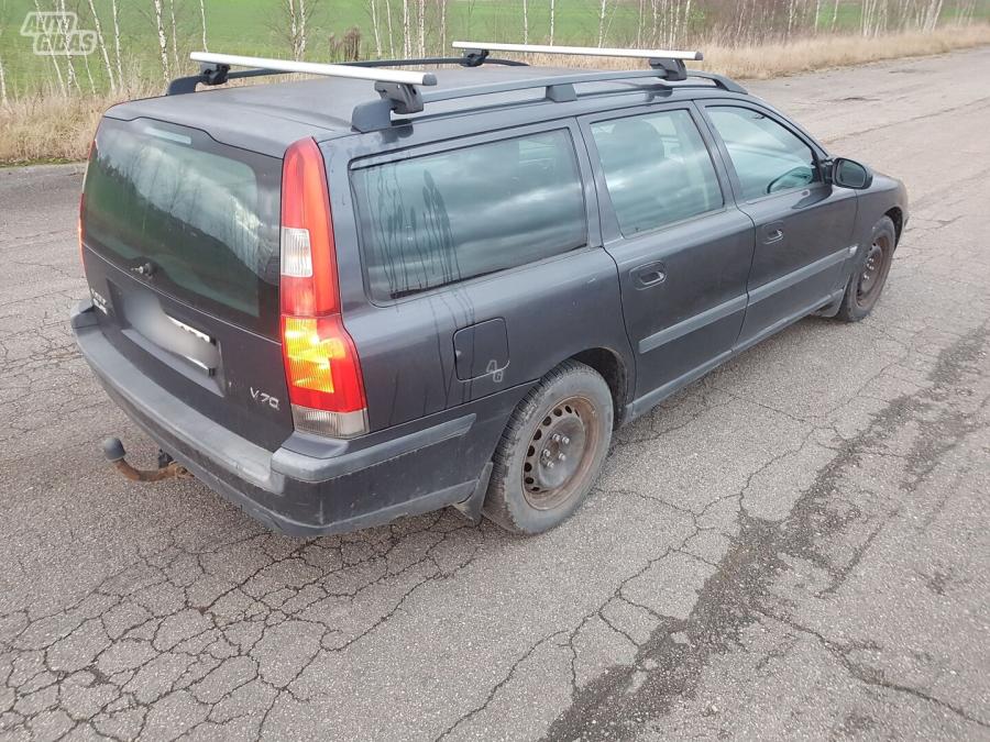 Volvo V70 2002 in Joniskis, with an engine capacity of 2.40 L and mileage of 323 thousand km for 1820 €, photo 2 on AUTOMOTO.COM.LV