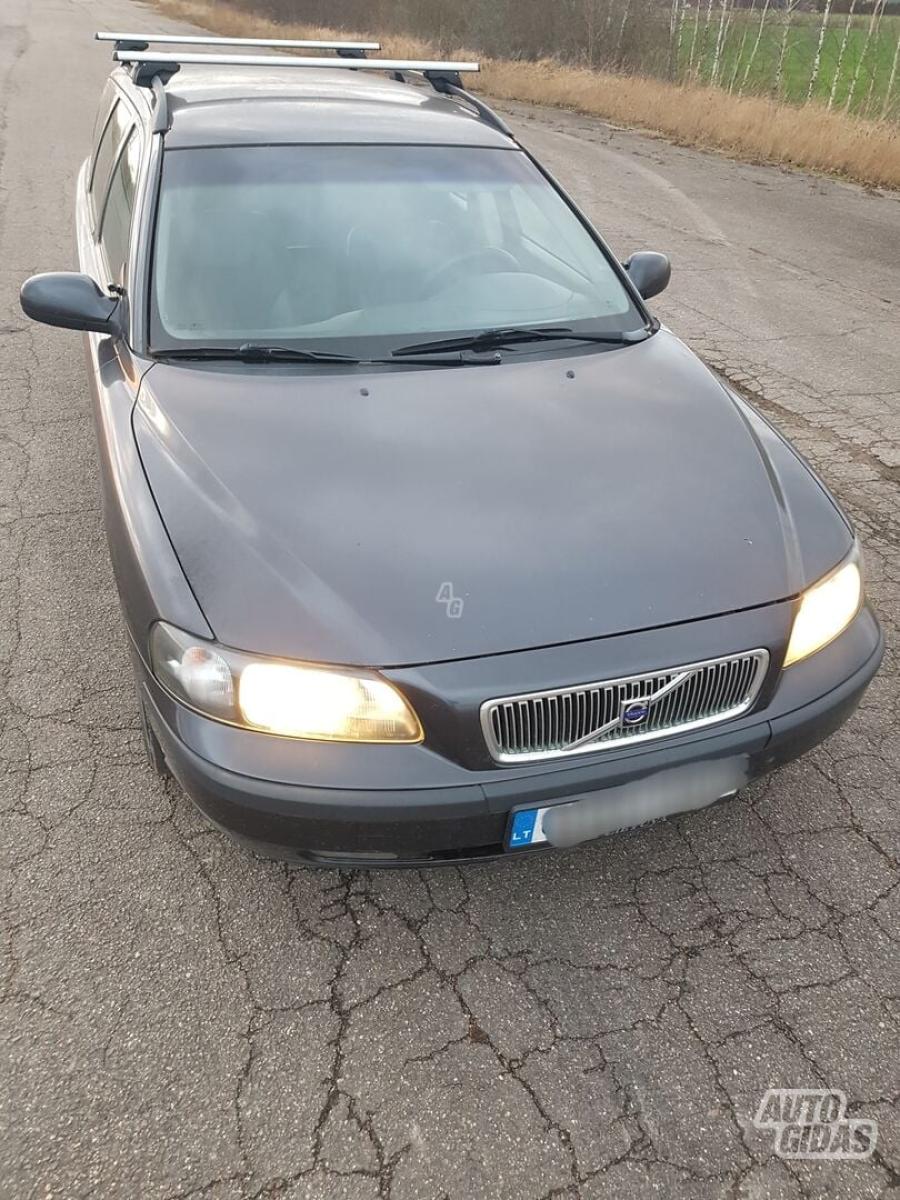 Volvo V70 2002 in Joniskis, with an engine capacity of 2.40 L and mileage of 323 thousand km for 1820 €, photo 3 on AUTOMOTO.COM.LV