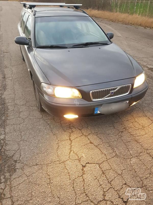 Volvo V70 2002 in Joniskis, with an engine capacity of 2.40 L and mileage of 323 thousand km for 1820 €, photo 7 on AUTOMOTO.COM.LV