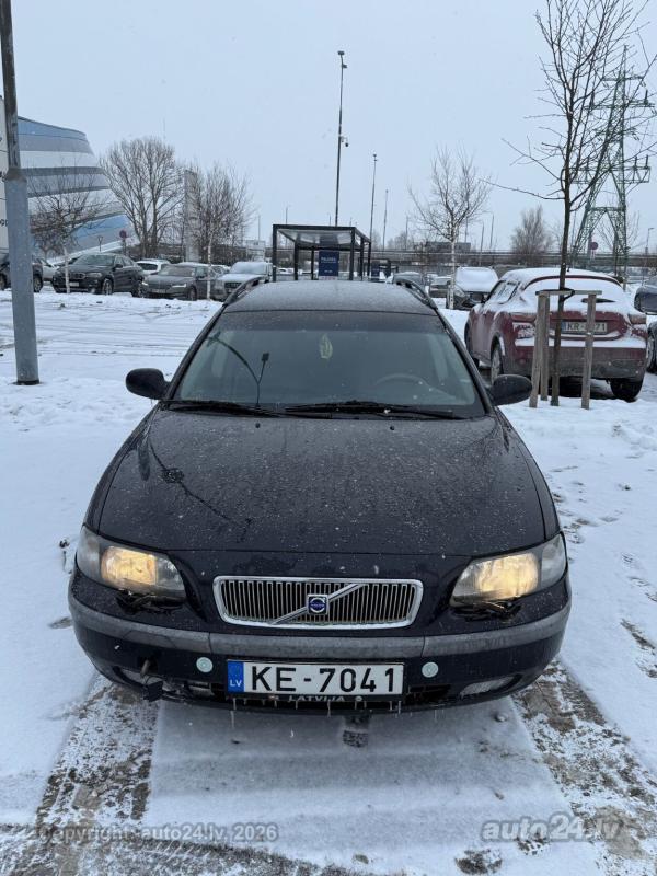 Volvo V70 2002 in Riga, with an engine capacity of 2.40 L and mileage of 471 thousand km for 1150 €, photo 1 on AUTOMOTO.COM.LV
