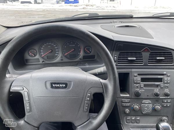Volvo V70 2002 in Vilnius, with an engine capacity of 2.50 L and mileage of 300 thousand km for 990 €, photo 5 on AUTOMOTO.COM.LV