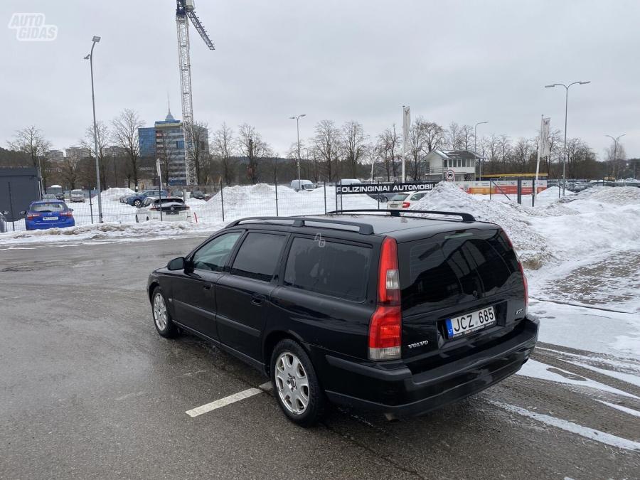 Volvo V70 2002 Viļņa, ar dzinēja tilpumu 2.50 L un nobraukumu 300 tūkst. km par 990 €, foto 1 vietnē AUTOMOTO.COM.LV