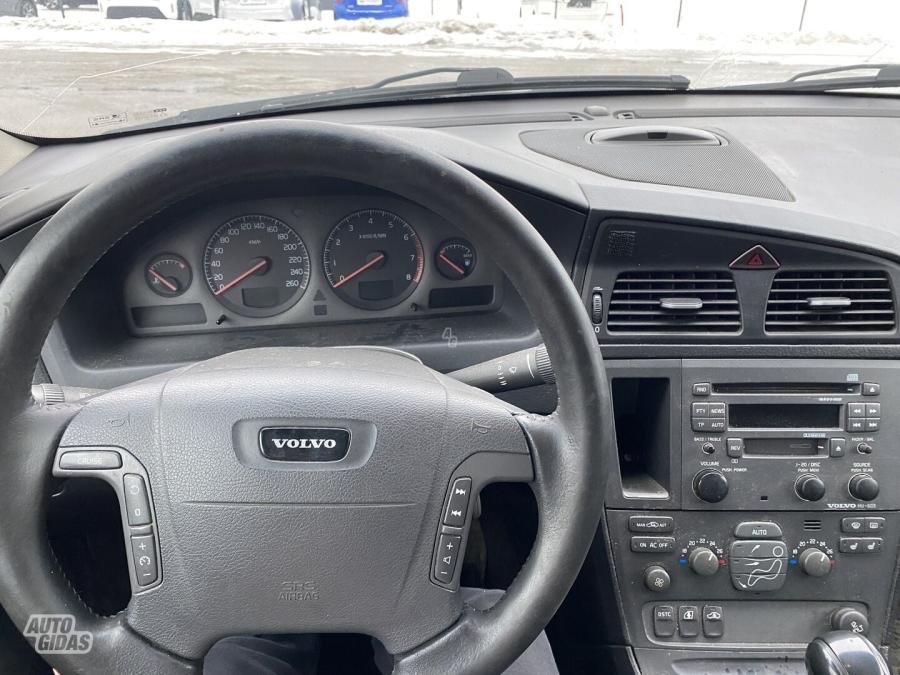 Volvo V70 2002 Viļņa, ar dzinēja tilpumu 2.50 L un nobraukumu 300 tūkst. km par 990 €, foto 4 vietnē AUTOMOTO.COM.LV