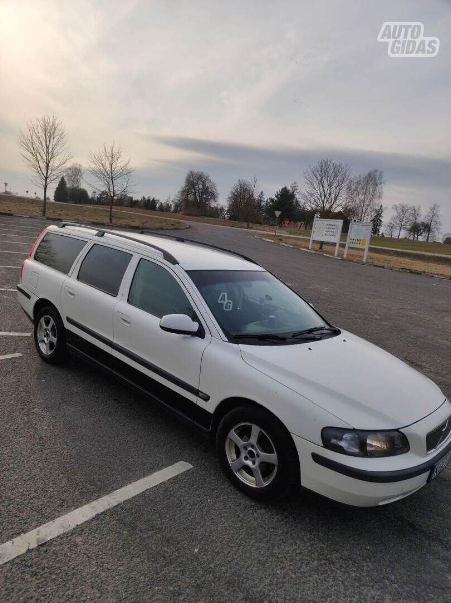 Volvo V70 2002 in Plunge, with an engine capacity of 2.40 L and mileage of 500 thousand km for 500 €, photo 1 on AUTOMOTO.COM.LV