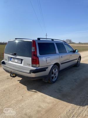 Volvo V70 2002 in Ukmerge, with an engine capacity of 2.40 L and mileage of 351 thousand km for 1250 €, photo 2 on AUTOMOTO.COM.LV