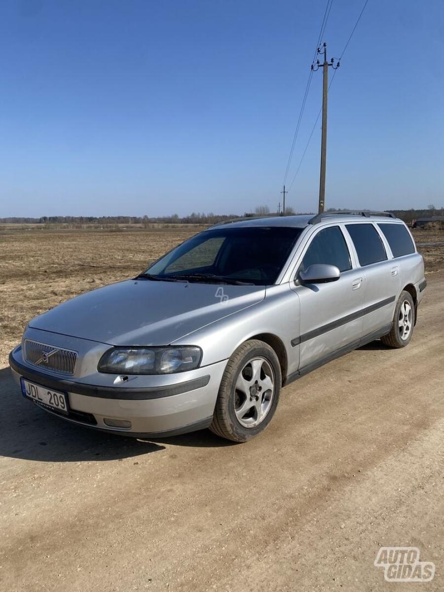 Volvo V70 2002 in Ukmerge, with an engine capacity of 2.40 L and mileage of 351 thousand km for 1250 €, photo 4 on AUTOMOTO.COM.LV