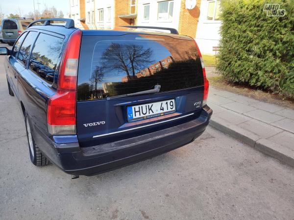 Volvo V70 2002 in Utena, with an engine capacity of 2.40 L and mileage of 308 thousand km for 1400 €, photo 4 on AUTOMOTO.COM.LV
