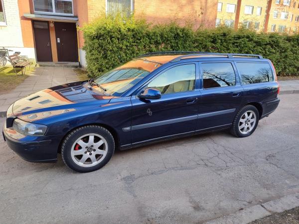 Volvo V70 2002 in Utena, with an engine capacity of 2.40 L and mileage of 308 thousand km for 1400 €, photo 6 on AUTOMOTO.COM.LV