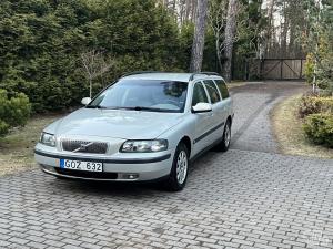 Volvo V70 2002 Viļņa, ar dzinēja tilpumu 2.40 L un nobraukumu 389 tūkst. km par 1350 €, foto  vietnē AUTOMOTO.COM.LV