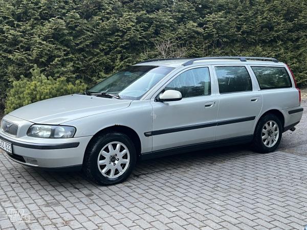 Volvo V70 2002 Viļņa, ar dzinēja tilpumu 2.40 L un nobraukumu 389 tūkst. km par 1350 €, foto 2 vietnē AUTOMOTO.COM.LV