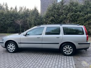 Volvo V70 2002 in Vilnius, with an engine capacity of 2.40 L and mileage of 389 thousand km for 1350 €, photo 3 on AUTOMOTO.COM.LV