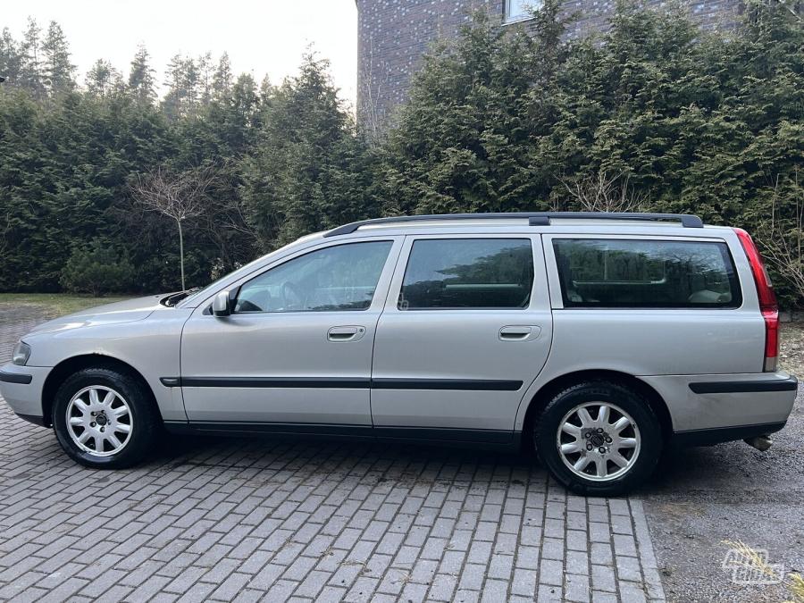 Volvo V70 2002 in Vilnius, with an engine capacity of 2.40 L and mileage of 389 thousand km for 1350 €, photo 3 on AUTOMOTO.COM.LV