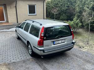 Volvo V70 2002 in Vilnius, with an engine capacity of 2.40 L and mileage of 389 thousand km for 1350 €, photo 4 on AUTOMOTO.COM.LV