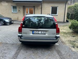 Volvo V70 2002 in Vilnius, with an engine capacity of 2.40 L and mileage of 389 thousand km for 1350 €, photo 5 on AUTOMOTO.COM.LV