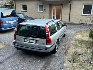 Volvo V70 2002 in Vilnius, with an engine capacity of 2.40 L and mileage of 389 thousand km for 1350 €, photo 6 on AUTOMOTO.COM.LV