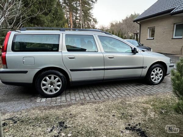 Volvo V70 2002 Viļņa, ar dzinēja tilpumu 2.40 L un nobraukumu 389 tūkst. km par 1350 €, foto 7 vietnē AUTOMOTO.COM.LV