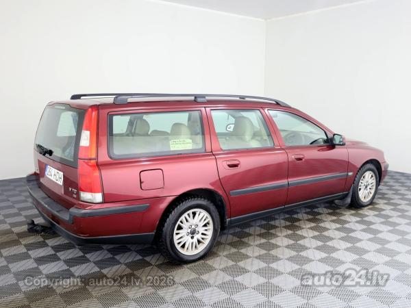 Volvo V70 2002 Tallina, ar dzinēja tilpumu 2.40 L un nobraukumu 286 tūkst. km par 799 €, foto 3 vietnē AUTOMOTO.COM.LV