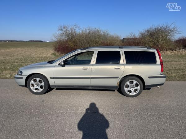 Volvo V70 2002 in Ariogala, with an engine capacity of 2.40 L and mileage of 417 thousand km for 1250 €, photo 1 on AUTOMOTO.COM.LV