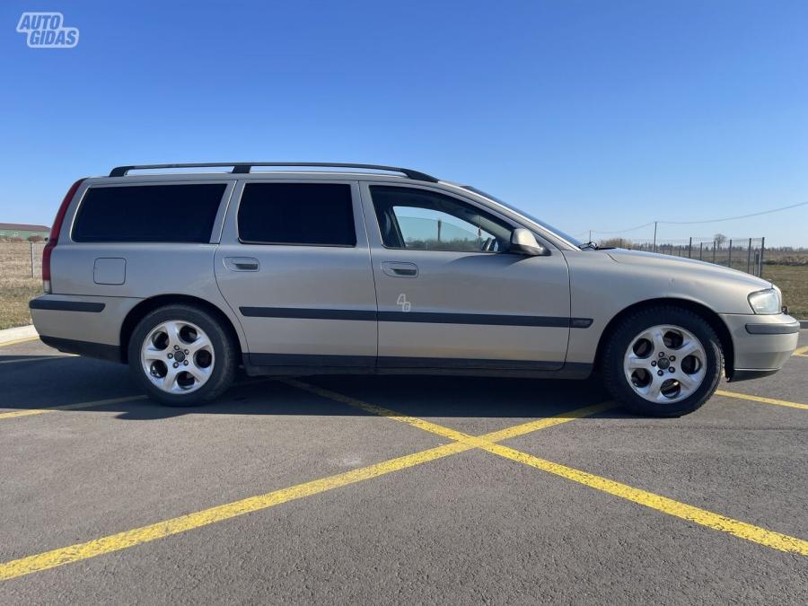Volvo V70 2002 in Ariogala, with an engine capacity of 2.40 L and mileage of 417 thousand km for 1250 €, photo 3 on AUTOMOTO.COM.LV