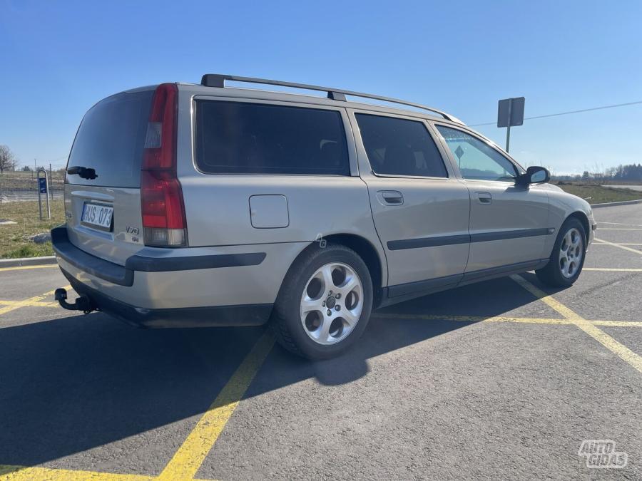 Volvo V70 2002 in Ariogala, with an engine capacity of 2.40 L and mileage of 417 thousand km for 1250 €, photo 4 on AUTOMOTO.COM.LV
