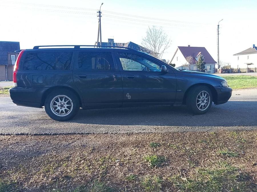 Volvo V70 2002 Raseiniai, ar dzinēja tilpumu 2.40 L un nobraukumu 350 tūkst. km par 1000 €, foto 4 vietnē AUTOMOTO.COM.LV