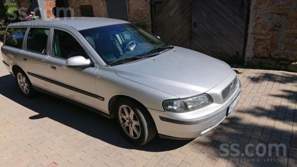 Volvo V70 2002 in Riga, with an engine capacity of 2.40 L and mileage of 391 thousand km for 1550 €, photo 6 on AUTOMOTO.COM.LV
