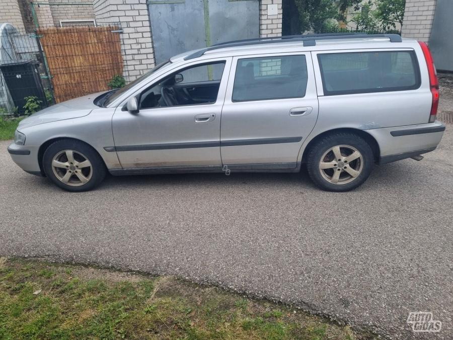 Вольво В70 2002 в Варена, объемом двигателя 2.50 л и пробегом 350 тыс. км за 850 €, фото 1 на AUTOMOTO.COM.LV