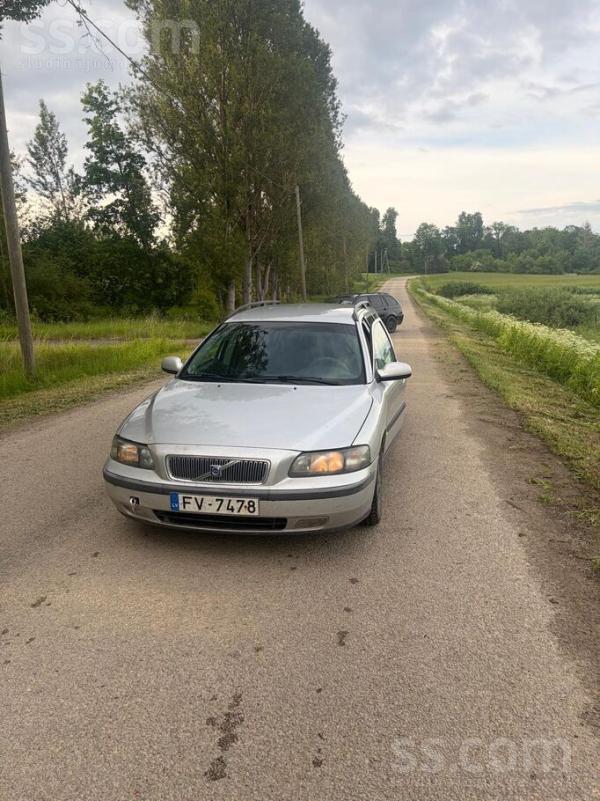 Вольво В70 2002 в Кулдига, объемом двигателя 2.40 л и пробегом 520 тыс. км за 600 €, фото 1 на AUTOMOTO.COM.LV