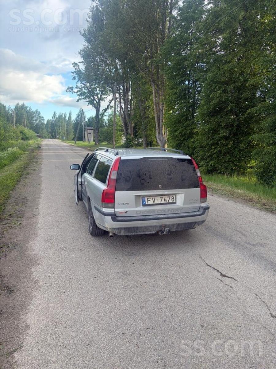 Volvo V70 2002 in Kuldiga, with an engine capacity of 2.40 L and mileage of 520 thousand km for 600 €, photo 3 on AUTOMOTO.COM.LV
